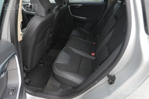 Grey Volvo XC60 2013 in Riga, with an engine capacity of 2.40 L and mileage of 346 thousand km for 6990 €, photo 9 on AUTOMOTO.COM.LV