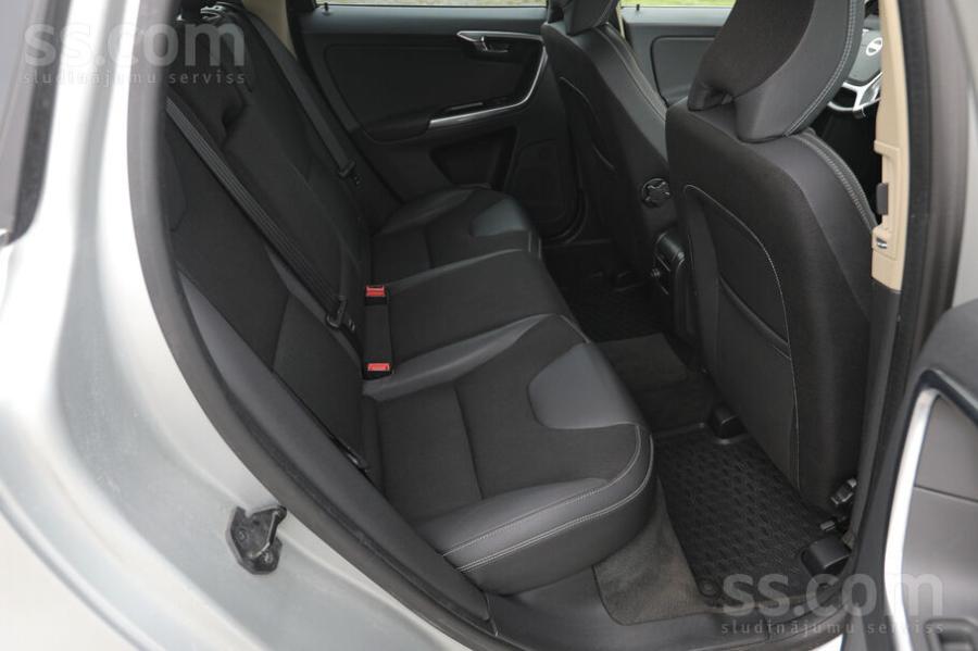 Grey Volvo XC60 2013 in Riga, with an engine capacity of 2.40 L and mileage of 346 thousand km for 6990 €, photo 10 on AUTOMOTO.COM.LV