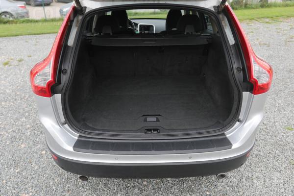 Volvo XC60 2013 Rīga vietnē Pelēks Volvo XC60 2013 Rīga, ar dzinēja tilpumu 2.40 L un nobraukumu 346 tūkst. km par 6990 €, foto 11 vietnē AUTOMOTO.COM.LV
