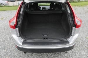Grey Volvo XC60 2013 in Riga, with an engine capacity of 2.40 L and mileage of 346 thousand km for 6990 €, photo 11 on AUTOMOTO.COM.LV