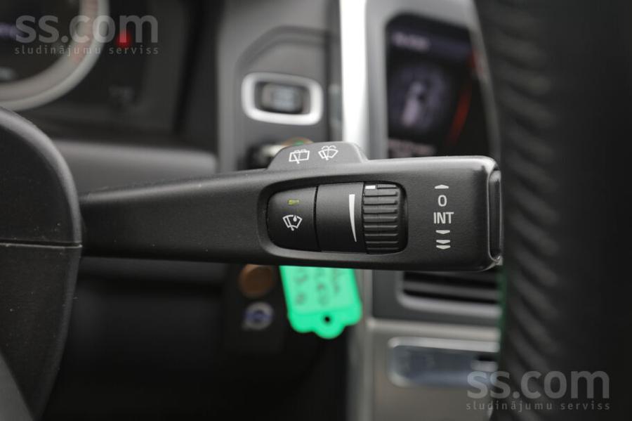 Grey Volvo XC60 2013 in Riga, with an engine capacity of 2.40 L and mileage of 346 thousand km for 6990 €, photo 13 on AUTOMOTO.COM.LV
