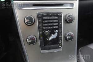 Grey Volvo XC60 2013 in Riga, with an engine capacity of 2.40 L and mileage of 346 thousand km for 6990 €, photo 14 on AUTOMOTO.COM.LV