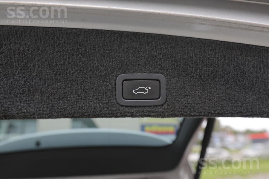 Grey Volvo XC60 2013 in Riga, with an engine capacity of 2.40 L and mileage of 346 thousand km for 6990 €, photo 17 on AUTOMOTO.COM.LV