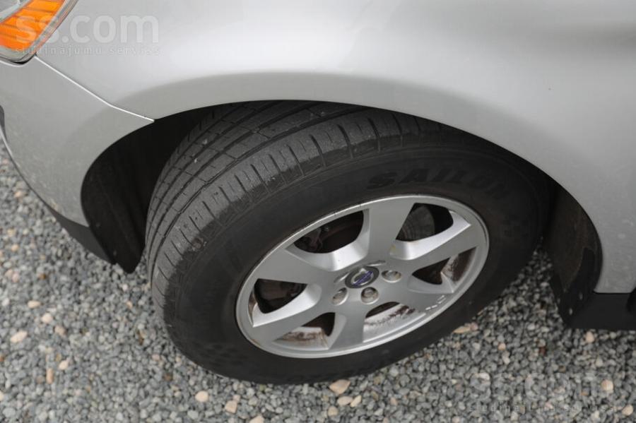 Grey Volvo XC60 2013 in Riga, with an engine capacity of 2.40 L and mileage of 346 thousand km for 6990 €, photo 18 on AUTOMOTO.COM.LV
