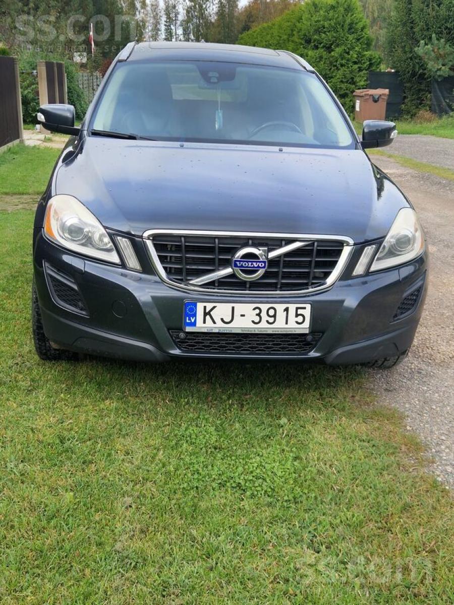 Grey Volvo XC60 2013 in Riga, with an engine capacity of 2.40 L and mileage of 275 thousand km for 8200 €, photo 1 on AUTOMOTO.COM.LV