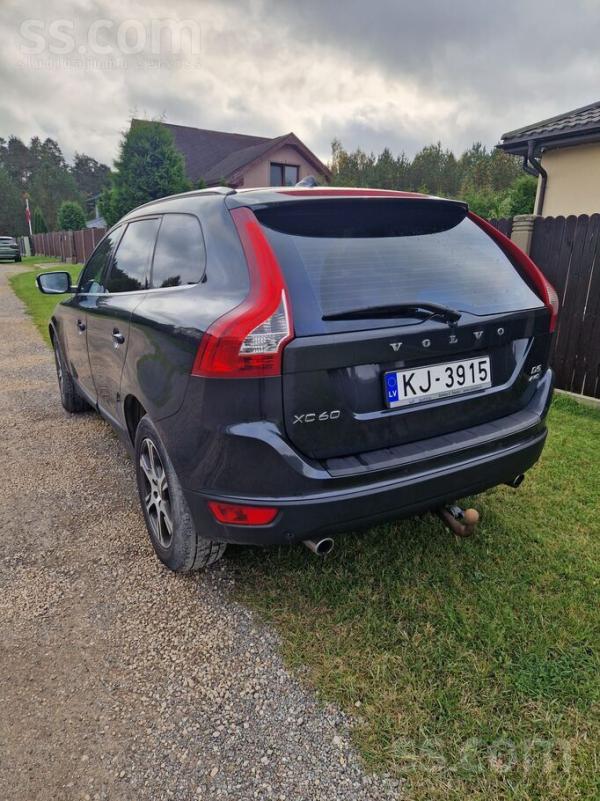 Volvo XC60 2013 in Riga on AUTOMOTO.COM.LV Grey Volvo XC60 2013 in Riga, with an engine capacity of 2.40 L and mileage of 275 thousand km for 8200 €, photo 4 on AUTOMOTO.COM.LV