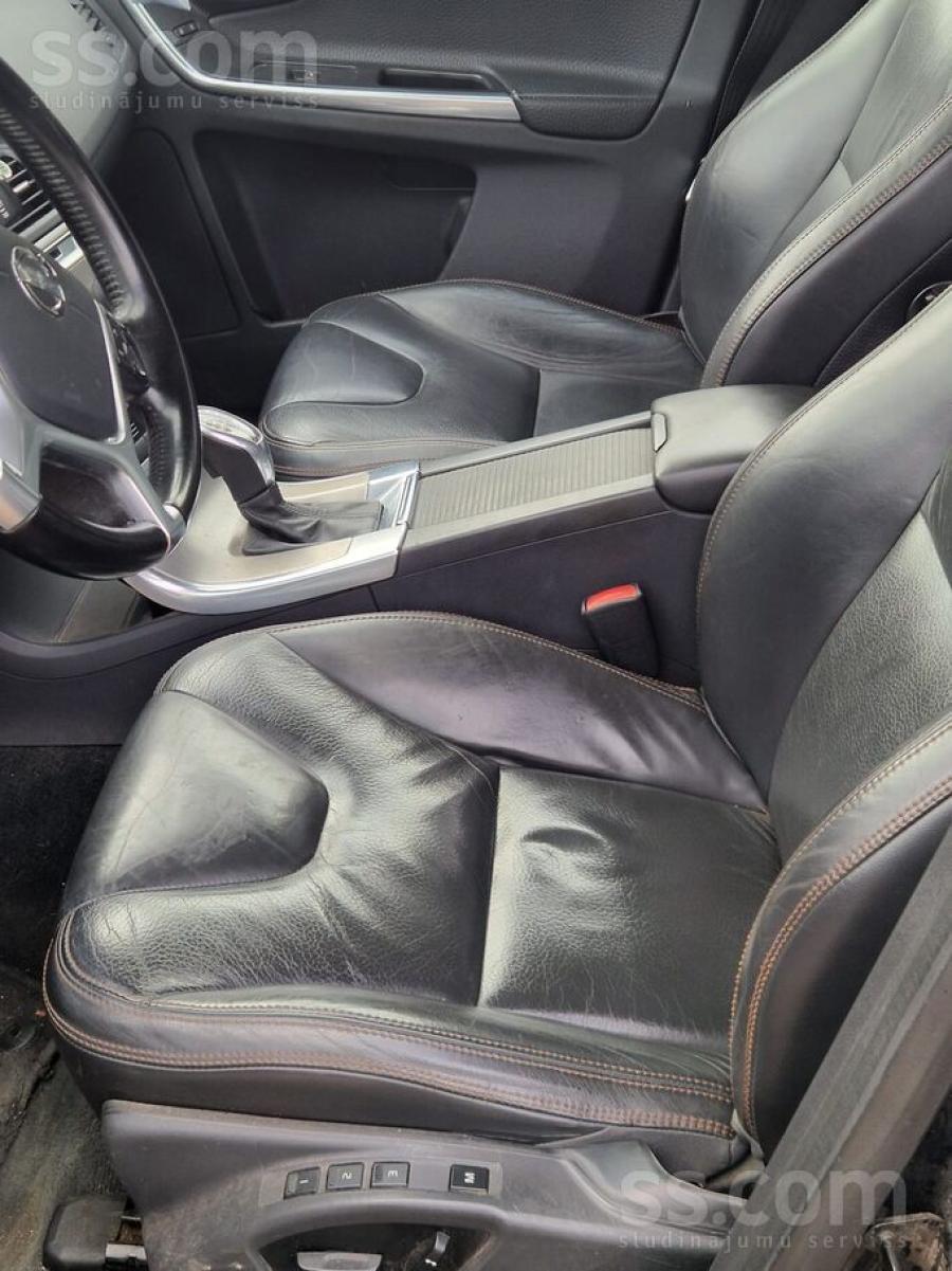 Grey Volvo XC60 2013 in Riga, with an engine capacity of 2.40 L and mileage of 275 thousand km for 8200 €, photo 5 on AUTOMOTO.COM.LV