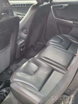 Grey Volvo XC60 2013 in Riga, with an engine capacity of 2.40 L and mileage of 275 thousand km for 8200 €, photo 6 on AUTOMOTO.COM.LV