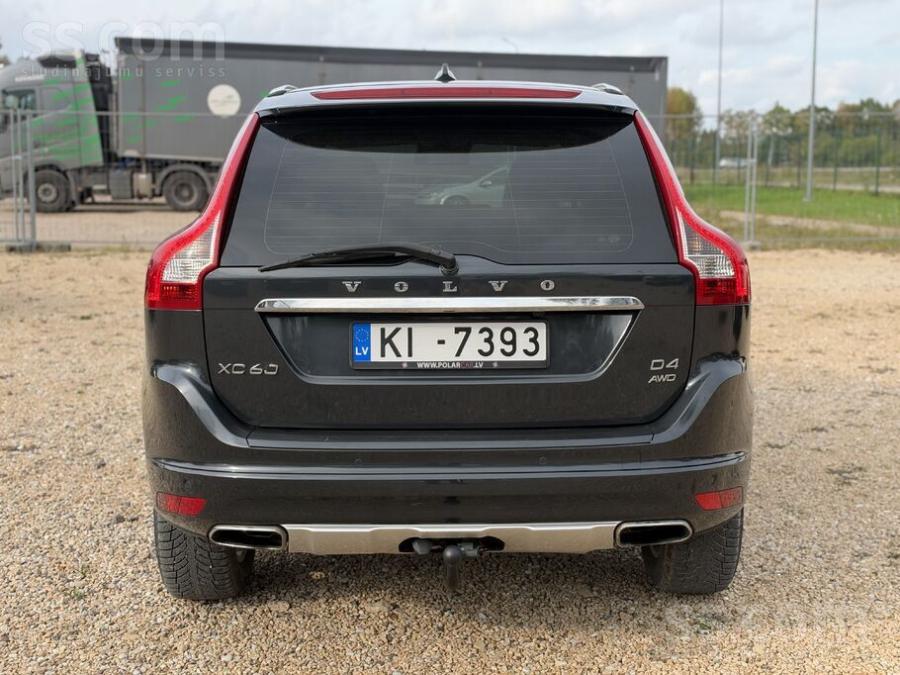 Grey Volvo XC60 2013 in Valmiera, with an engine capacity of 2.40 L and mileage of 274 thousand km for 9499 €, photo 7 on AUTOMOTO.COM.LV