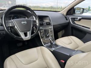 Grey Volvo XC60 2013 in Valmiera, with an engine capacity of 2.40 L and mileage of 274 thousand km for 9499 €, photo 10 on AUTOMOTO.COM.LV