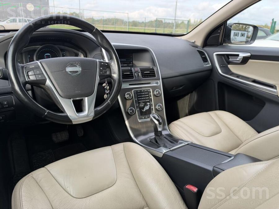 Grey Volvo XC60 2013 in Valmiera, with an engine capacity of 2.40 L and mileage of 274 thousand km for 9499 €, photo 10 on AUTOMOTO.COM.LV