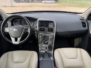 Grey Volvo XC60 2013 in Valmiera, with an engine capacity of 2.40 L and mileage of 274 thousand km for 9499 €, photo 11 on AUTOMOTO.COM.LV