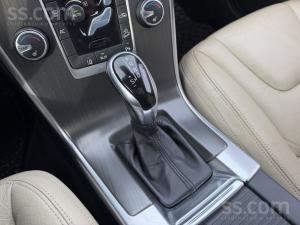 Grey Volvo XC60 2013 in Valmiera, with an engine capacity of 2.40 L and mileage of 274 thousand km for 9499 €, photo 13 on AUTOMOTO.COM.LV