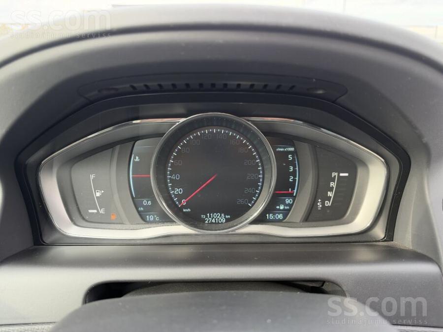 Grey Volvo XC60 2013 in Valmiera, with an engine capacity of 2.40 L and mileage of 274 thousand km for 9499 €, photo 15 on AUTOMOTO.COM.LV