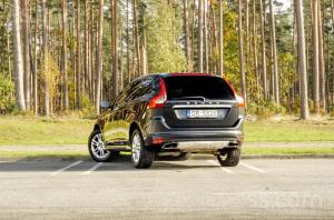 Pelēks Volvo XC60 2013 Rīga, ar dzinēja tilpumu 2.40 L un nobraukumu 335 tūkst. km par 9990 €, foto 9 vietnē AUTOMOTO.COM.LV