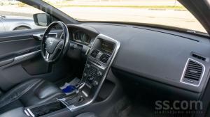 Pelēks Volvo XC60 2013 Rīga, ar dzinēja tilpumu 2.40 L un nobraukumu 335 tūkst. km par 9990 €, foto 12 vietnē AUTOMOTO.COM.LV