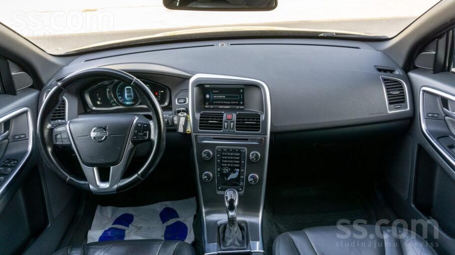 Pelēks Volvo XC60 2013 Rīga, ar dzinēja tilpumu 2.40 L un nobraukumu 335 tūkst. km par 9990 €, foto 13 vietnē AUTOMOTO.COM.LV