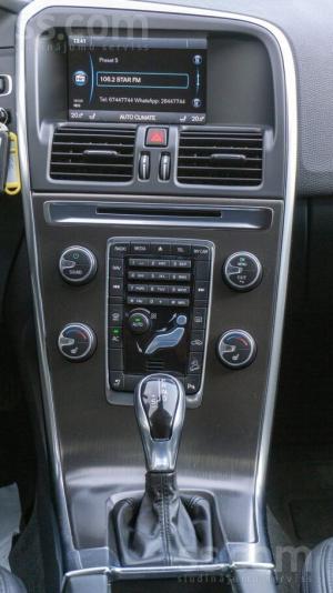 Pelēks Volvo XC60 2013 Rīga, ar dzinēja tilpumu 2.40 L un nobraukumu 335 tūkst. km par 9990 €, foto 14 vietnē AUTOMOTO.COM.LV
