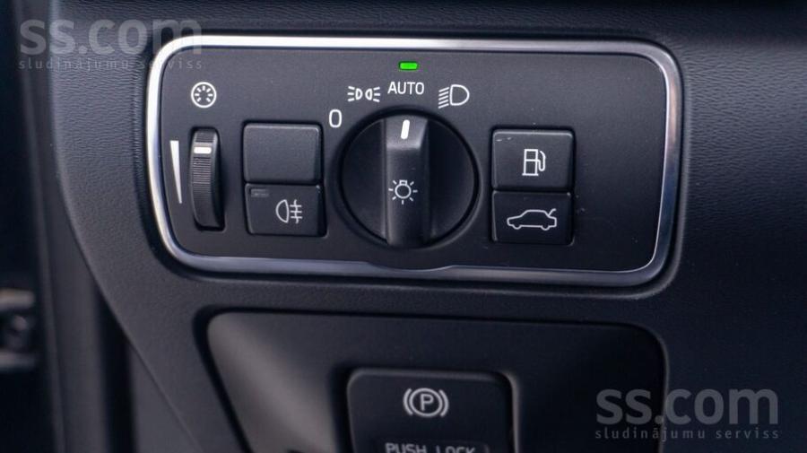 Pelēks Volvo XC60 2013 Rīga, ar dzinēja tilpumu 2.40 L un nobraukumu 335 tūkst. km par 9990 €, foto 24 vietnē AUTOMOTO.COM.LV