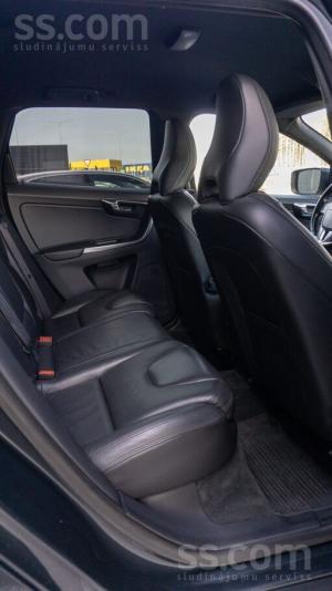 Pelēks Volvo XC60 2013 Rīga, ar dzinēja tilpumu 2.40 L un nobraukumu 335 tūkst. km par 9990 €, foto 28 vietnē AUTOMOTO.COM.LV