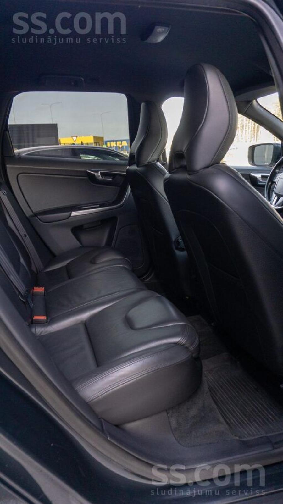 Pelēks Volvo XC60 2013 Rīga, ar dzinēja tilpumu 2.40 L un nobraukumu 335 tūkst. km par 9990 €, foto 28 vietnē AUTOMOTO.COM.LV