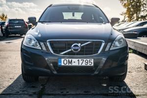Grey Volvo XC60 2013 in Riga, with an engine capacity of 2.00 L and mileage of 229 thousand km for 9950 €, photo 3 on AUTOMOTO.COM.LV