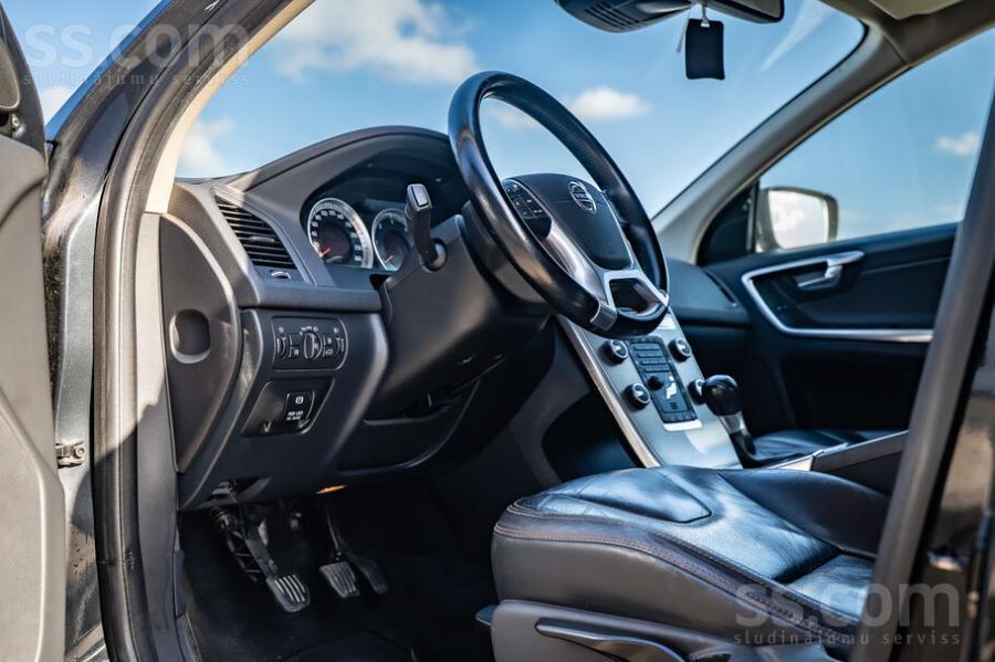 Grey Volvo XC60 2013 in Riga, with an engine capacity of 2.00 L and mileage of 229 thousand km for 9950 €, photo 7 on AUTOMOTO.COM.LV
