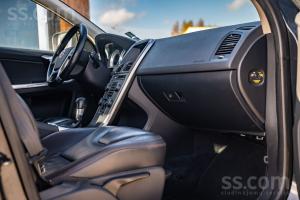 Grey Volvo XC60 2013 in Riga, with an engine capacity of 2.00 L and mileage of 229 thousand km for 9950 €, photo 15 on AUTOMOTO.COM.LV