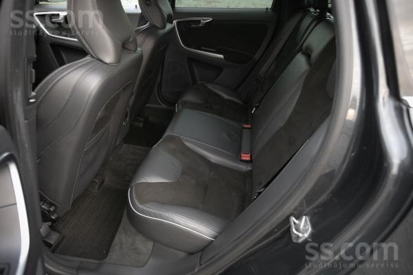 Pelēks Volvo XC60 2014 Rīga, ar dzinēja tilpumu 2.40 L un nobraukumu 0 tūkst. km par 12990 €, foto 9 vietnē AUTOMOTO.COM.LV