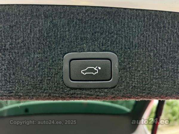Grey Volvo XC60 2014 in Parnu, with an engine capacity of 2.40 L and mileage of 161 thousand km for 15990 €, photo 11 on AUTOMOTO.COM.LV