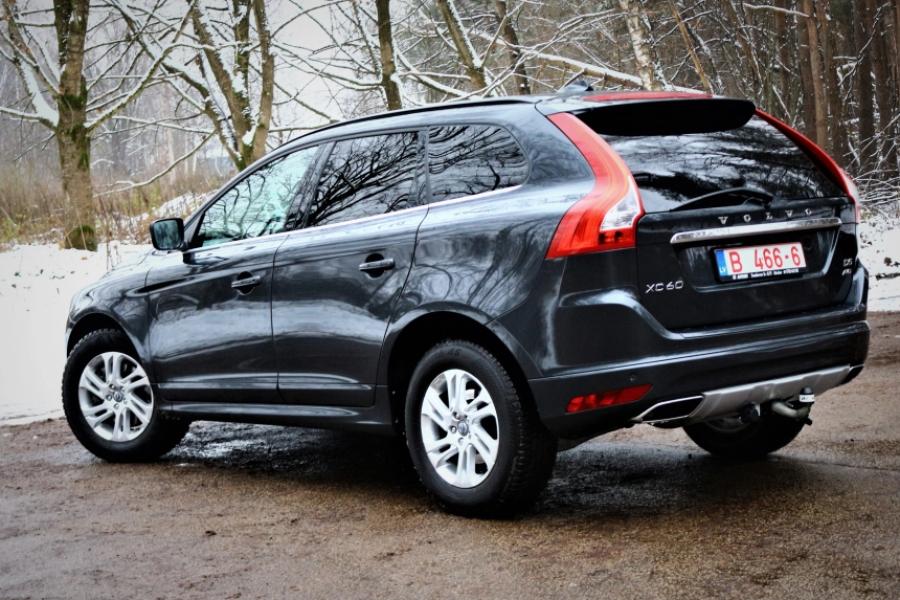 Grey Volvo XC60 2014 in Riga, with an engine capacity of 2.40 L and mileage of 247 thousand km for 12790 €, photo 4 on AUTOMOTO.COM.LV