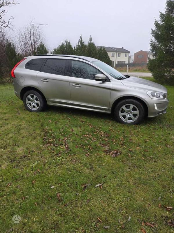 Grey Volvo XC60 2014 in Klaipeda, with an engine capacity of 1.98 L and mileage of 183 thousand km for 11000 €, photo 4 on AUTOMOTO.COM.LV