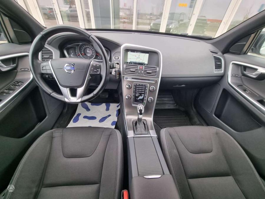 Grey Volvo XC60 2014 in Vilnius, with an engine capacity of 2.40 L and mileage of 172 thousand km for 16500 €, photo 11 on AUTOMOTO.COM.LV