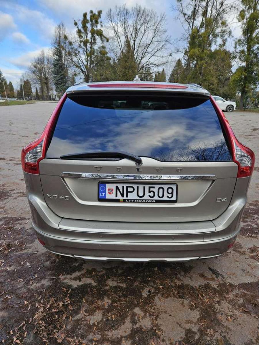 Pelēks Volvo XC60 2014 Kauņa, ar dzinēja tilpumu 1.97 L un nobraukumu 290 tūkst. km par 12000 €, foto 4 vietnē AUTOMOTO.COM.LV