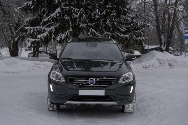 Grey Volvo XC60 2014 in Vilnius, with an engine capacity of 2.40 L and mileage of 271 thousand km for 13500 €, photo 8 on AUTOMOTO.COM.LV