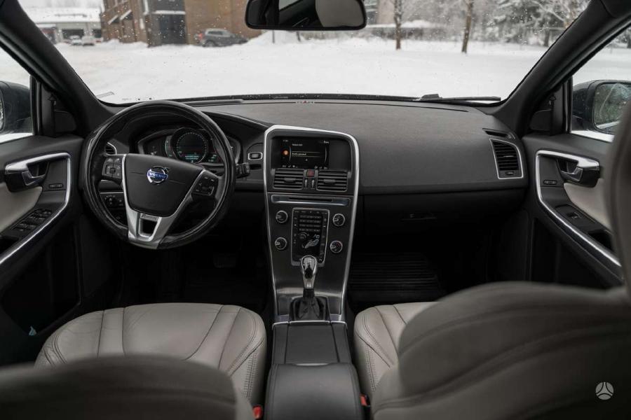 Pelēks Volvo XC60 2014 Viļņa, ar dzinēja tilpumu 2.40 L un nobraukumu 271 tūkst. km par 13500 €, foto 26 vietnē AUTOMOTO.COM.LV