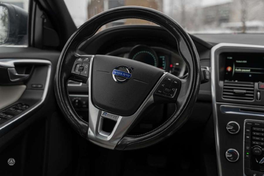 Pelēks Volvo XC60 2014 Viļņa, ar dzinēja tilpumu 2.40 L un nobraukumu 271 tūkst. km par 13500 €, foto 27 vietnē AUTOMOTO.COM.LV