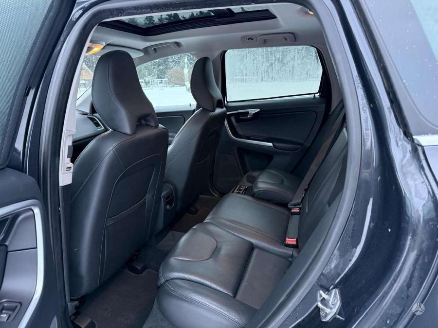 Pelēks Volvo XC60 2014 Tauragė, ar dzinēja tilpumu 1.97 L un nobraukumu 245 tūkst. km par 11900 €, foto 33 vietnē AUTOMOTO.COM.LV