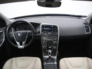 Grey Volvo XC60 2014 in Vilnius, with an engine capacity of 2.00 L and mileage of 220 thousand km for 13499 €, photo 2 on AUTOMOTO.COM.LV