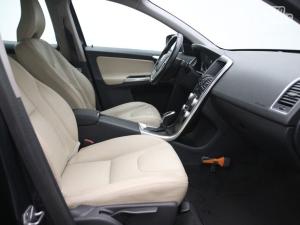 Grey Volvo XC60 2014 in Vilnius, with an engine capacity of 2.00 L and mileage of 220 thousand km for 13499 €, photo 14 on AUTOMOTO.COM.LV