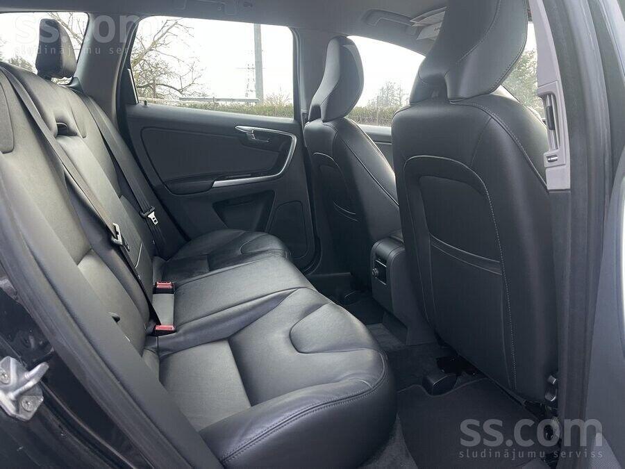 Pelēks Volvo XC60 2014 Rīga, ar dzinēja tilpumu 2.00 L un nobraukumu 252 tūkst. km par 9950 €, foto 11 vietnē AUTOMOTO.COM.LV