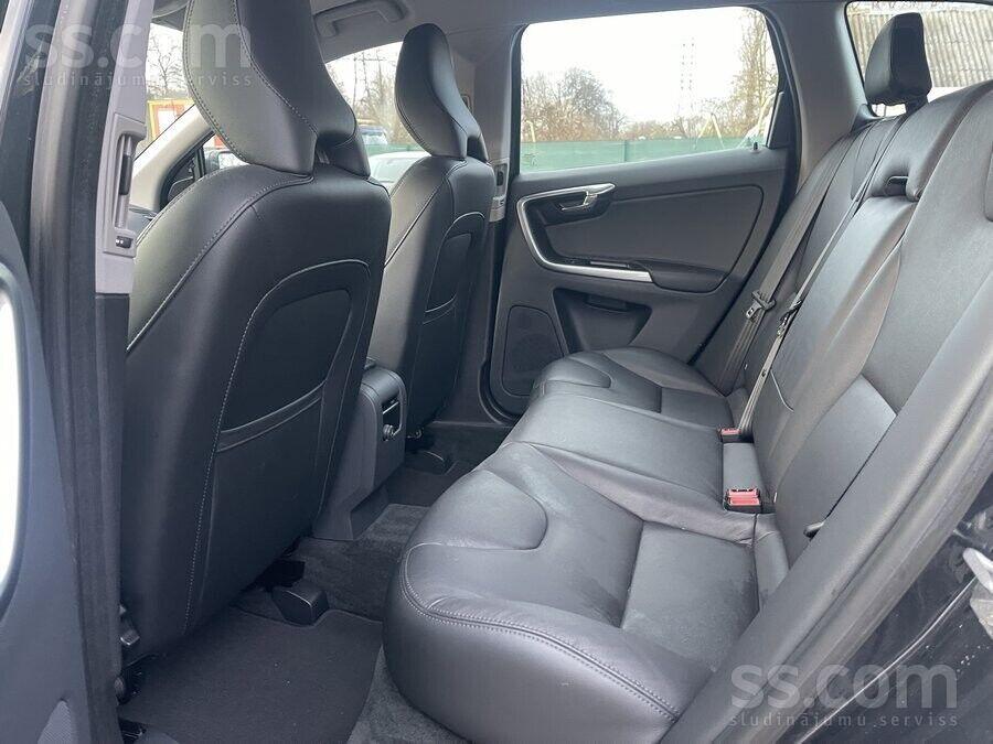 Pelēks Volvo XC60 2014 Rīga, ar dzinēja tilpumu 2.00 L un nobraukumu 252 tūkst. km par 9950 €, foto 12 vietnē AUTOMOTO.COM.LV