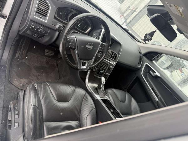 Grey Volvo XC60 2014 in Vilnius, with an engine capacity of 2.95 L and mileage of 236 thousand km for 11200 €, photo 3 on AUTOMOTO.COM.LV