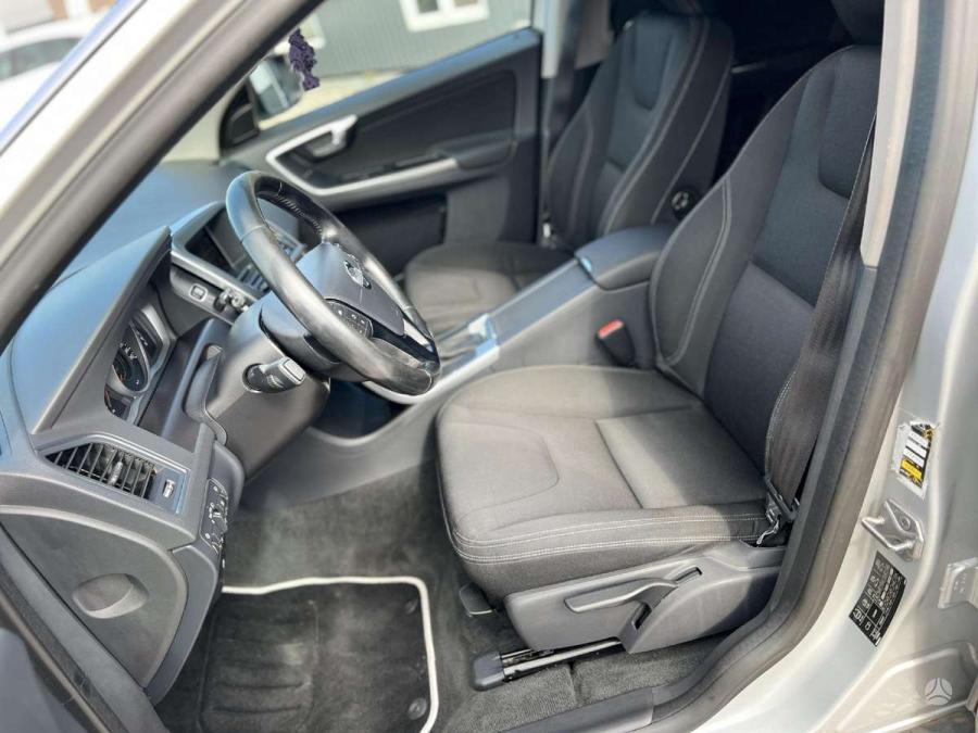 Pelēks Volvo XC60 2014 Kauņa, ar dzinēja tilpumu 2.00 L un nobraukumu 365 tūkst. km par 9999 €, foto 6 vietnē AUTOMOTO.COM.LV