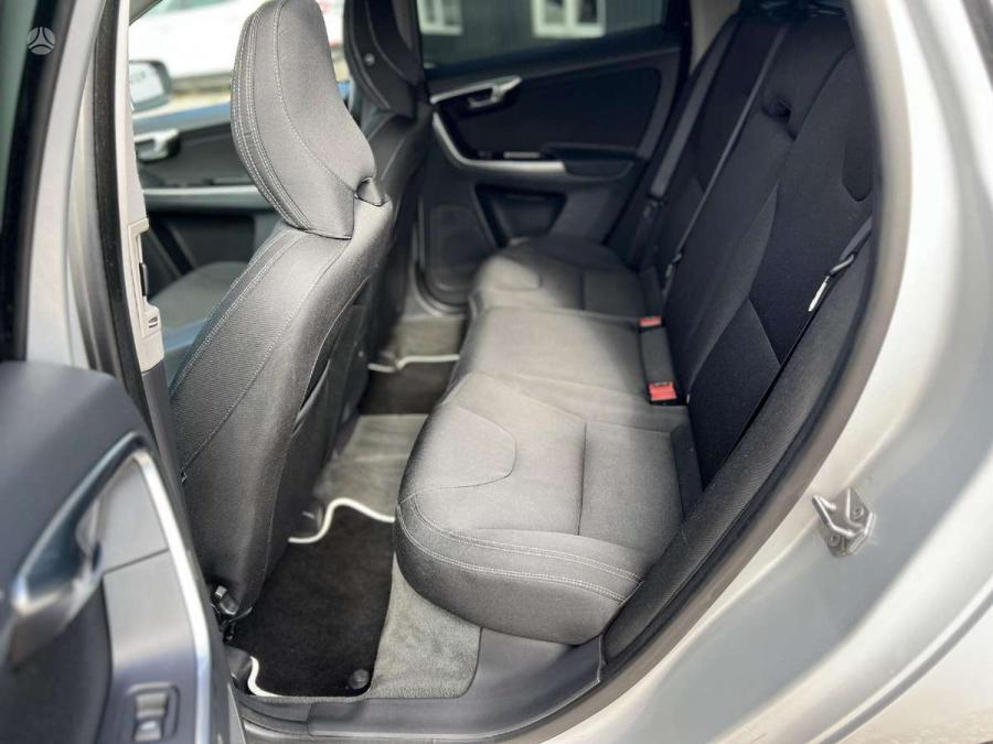 Pelēks Volvo XC60 2014 Kauņa, ar dzinēja tilpumu 2.00 L un nobraukumu 365 tūkst. km par 9999 €, foto 7 vietnē AUTOMOTO.COM.LV