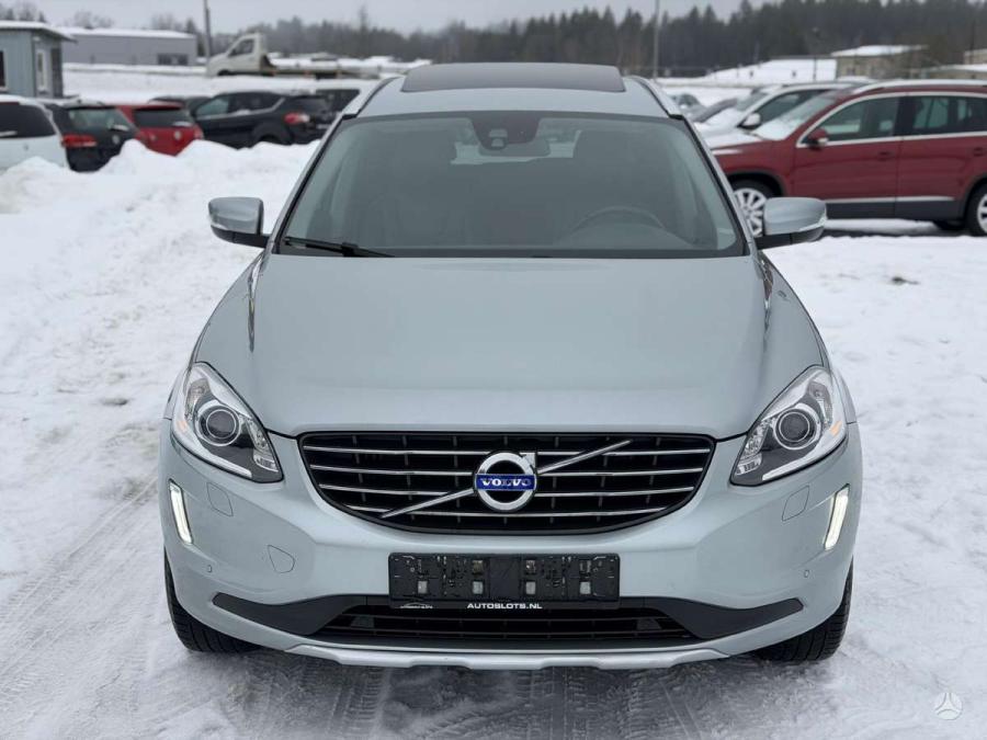 Grey Volvo XC60 2014 in Utena, with an engine capacity of 2.40 L and mileage of 236 thousand km for 13950 €, photo 4 on AUTOMOTO.COM.LV