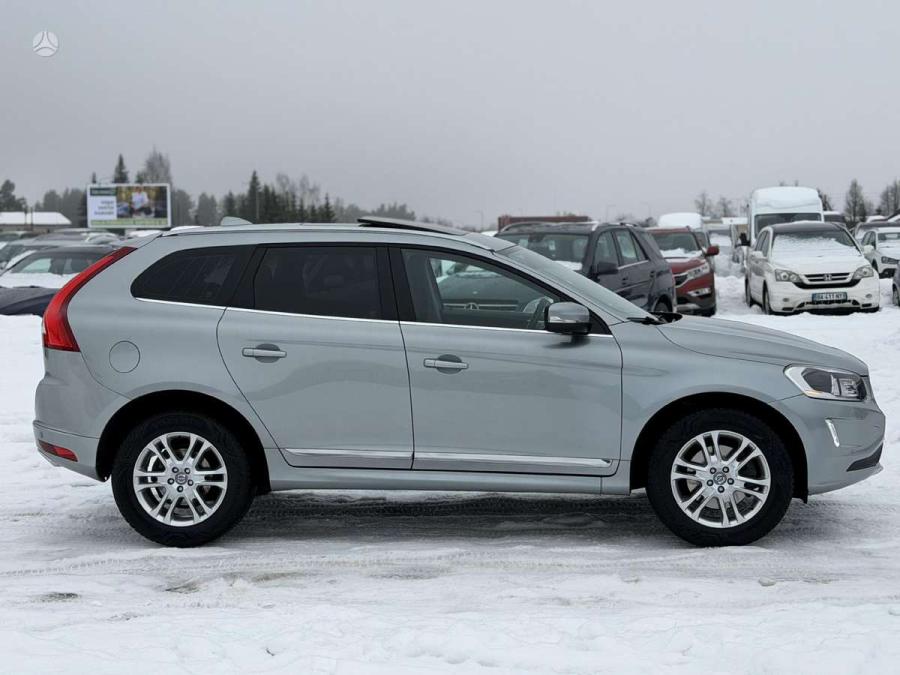 Grey Volvo XC60 2014 in Utena, with an engine capacity of 2.40 L and mileage of 236 thousand km for 13950 €, photo 6 on AUTOMOTO.COM.LV