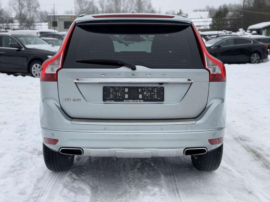 Grey Volvo XC60 2014 in Utena, with an engine capacity of 2.40 L and mileage of 236 thousand km for 13950 €, photo 8 on AUTOMOTO.COM.LV