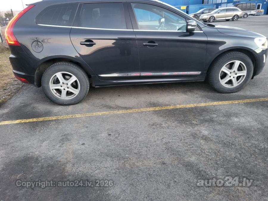 Pelēks Volvo XC60 2014 Tallina, ar dzinēja tilpumu 2.40 L un nobraukumu 215 tūkst. km par 13500 €, foto 3 vietnē AUTOMOTO.COM.LV