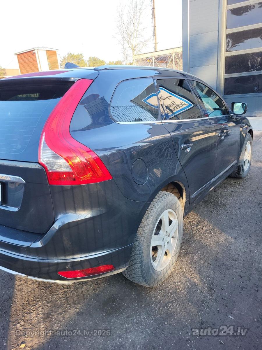 Pelēks Volvo XC60 2014 Tallina, ar dzinēja tilpumu 2.40 L un nobraukumu 215 tūkst. km par 13500 €, foto 6 vietnē AUTOMOTO.COM.LV